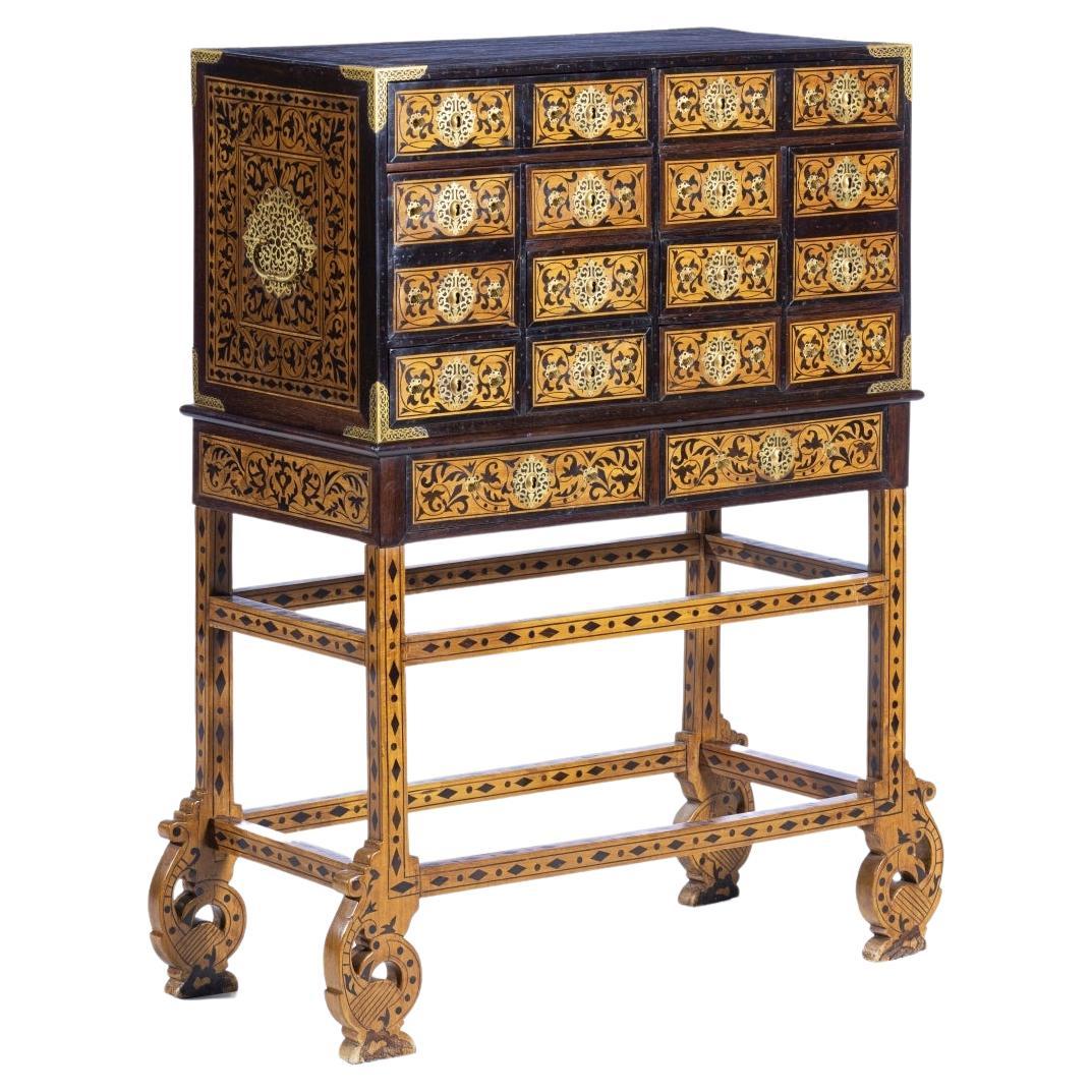 Italian Counter Cabinet 17th Century For Sale at 1stDibs