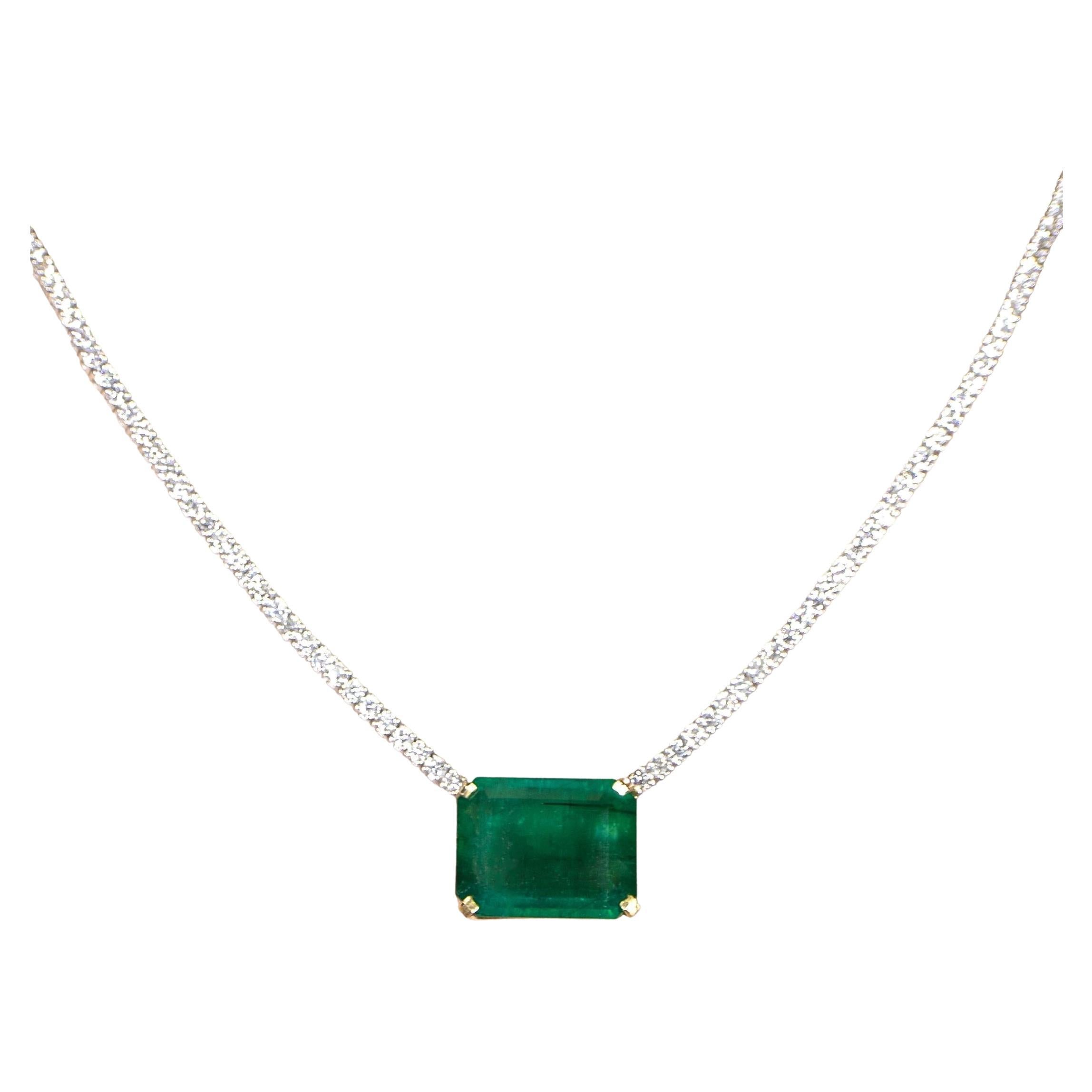 Important Emerald Pendant With Diamond Necklace 13.2 Carats 18K Gold ...
