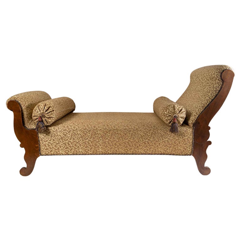 Important Walnut Meridienne, 19th Century For Sale at 1stDibs