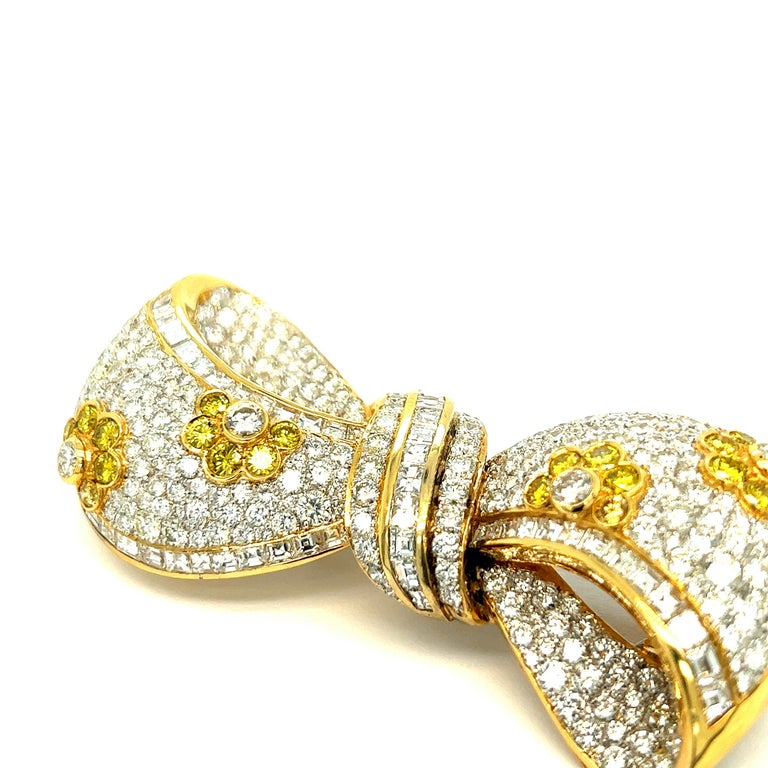 White and Fancy Color Diamonds Bow Brooch For Sale at 1stDibs