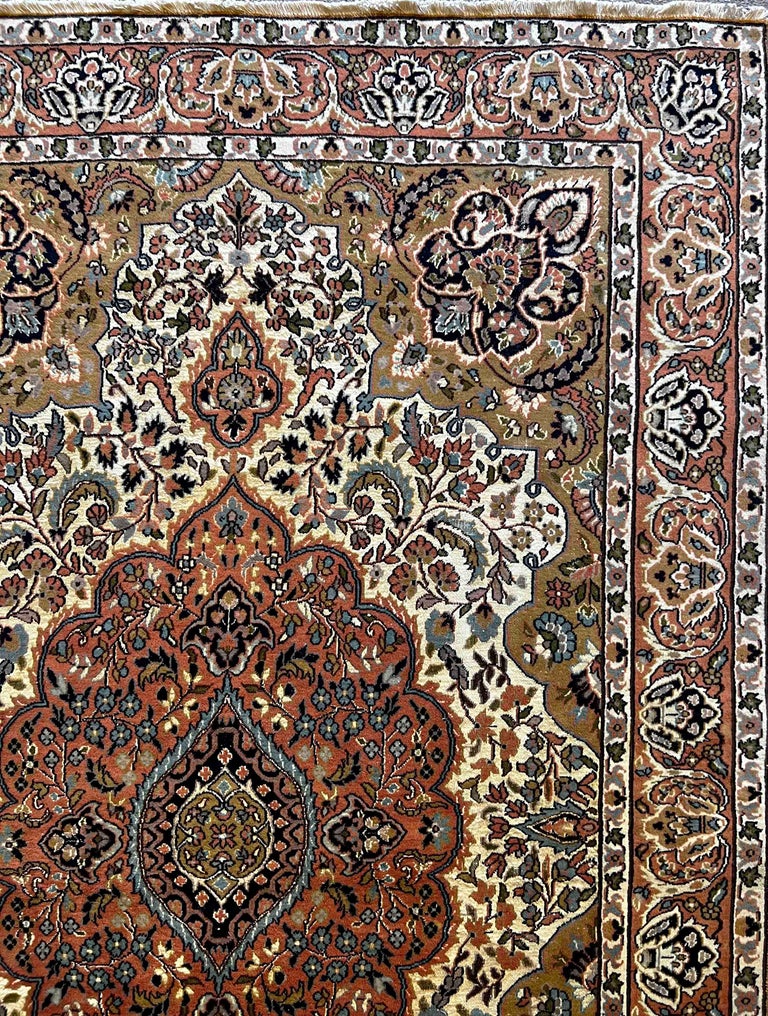 Indian Carpet Wool and Silk, 20th Century - N° 736 For Sale at 1stDibs