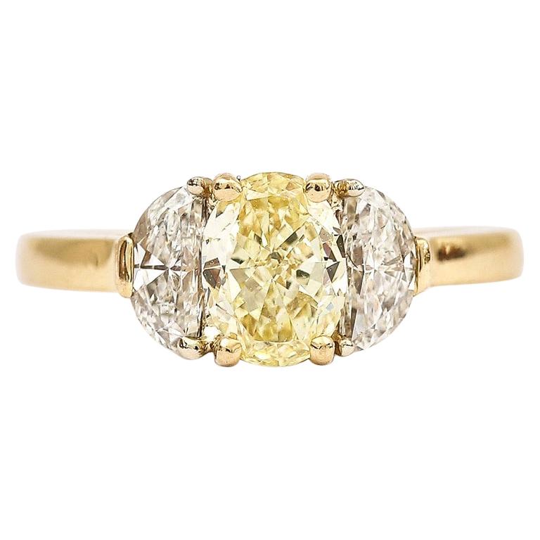 Internally Flawless 1.11ct Fancy Light Yellow Diamond Trilogy Ring IGI ...