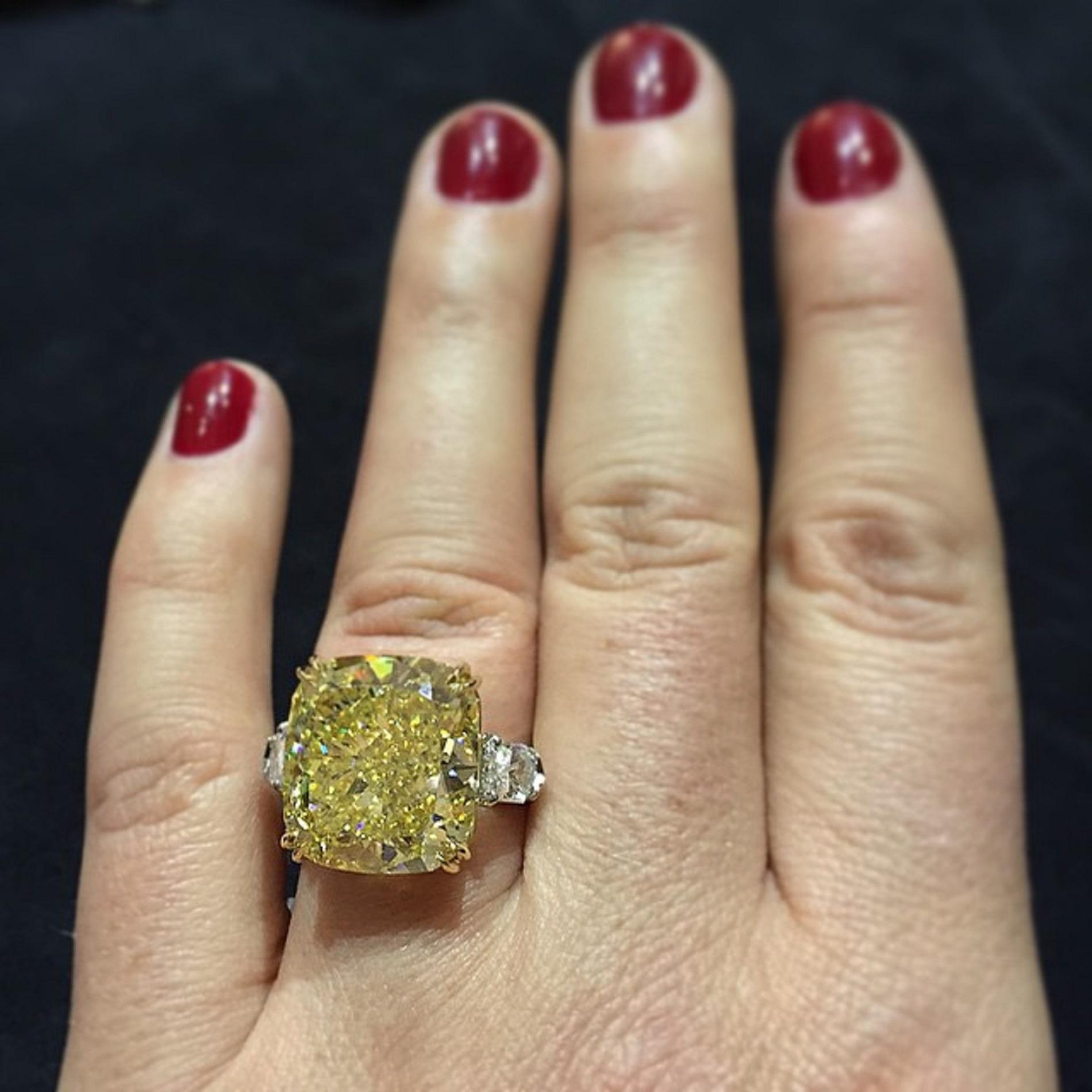 Exceptional Internally Flawless GIA 15 Carat Fancy Light Yellow Diamond ...