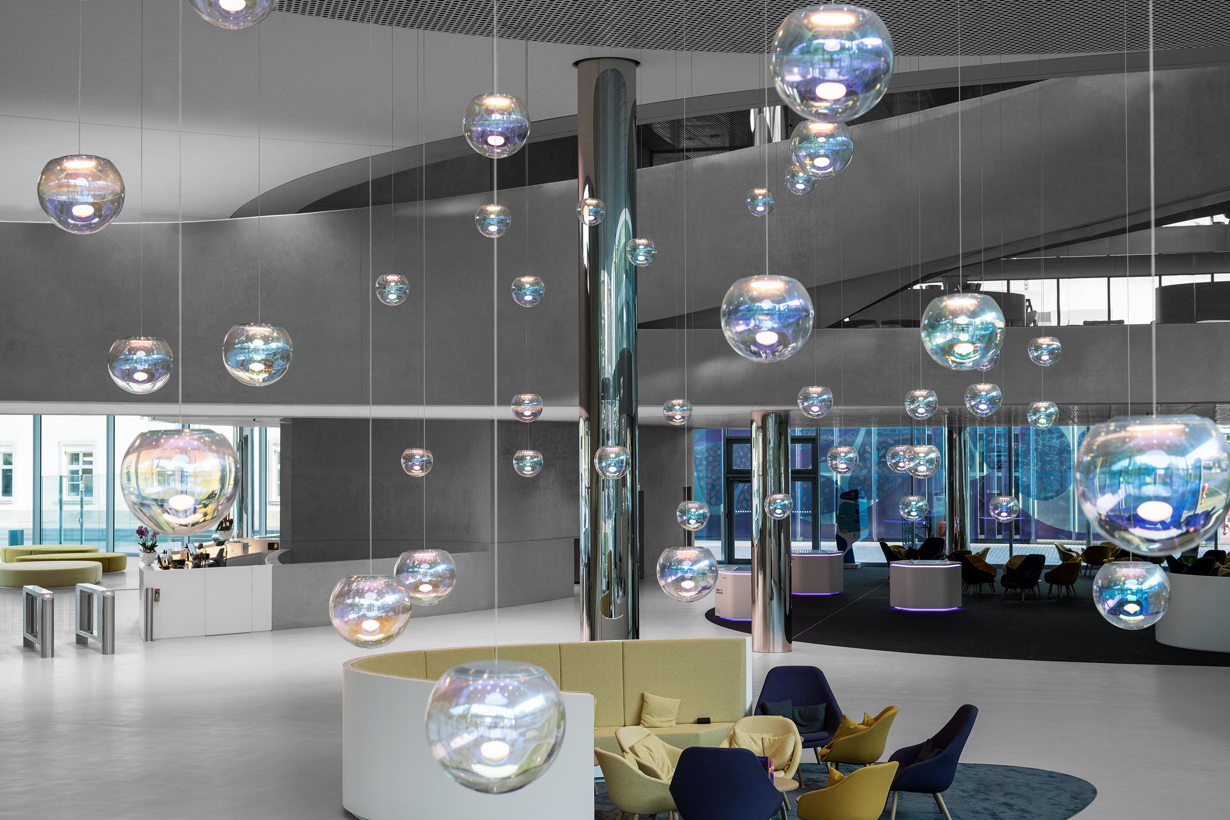 Iris Pendant Light in Crystal Glass and Aluminum For Sale at 1stDibs