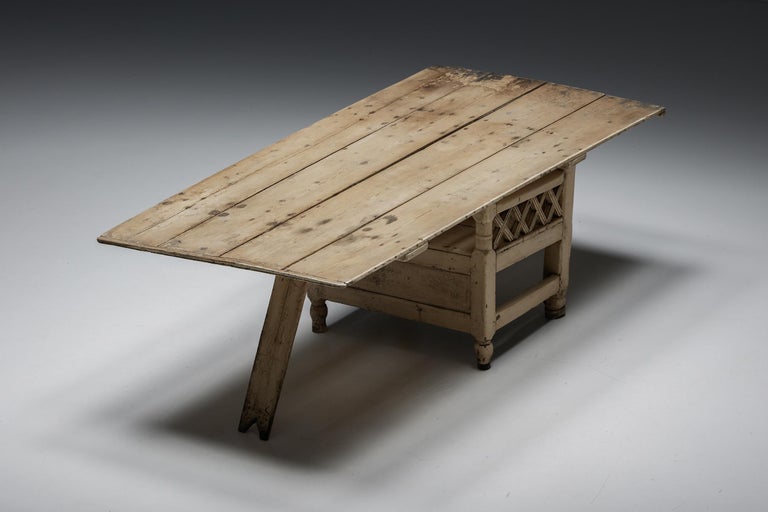 Irish Wooden Settle Chair, 19th Century For Sale at 1stDibs