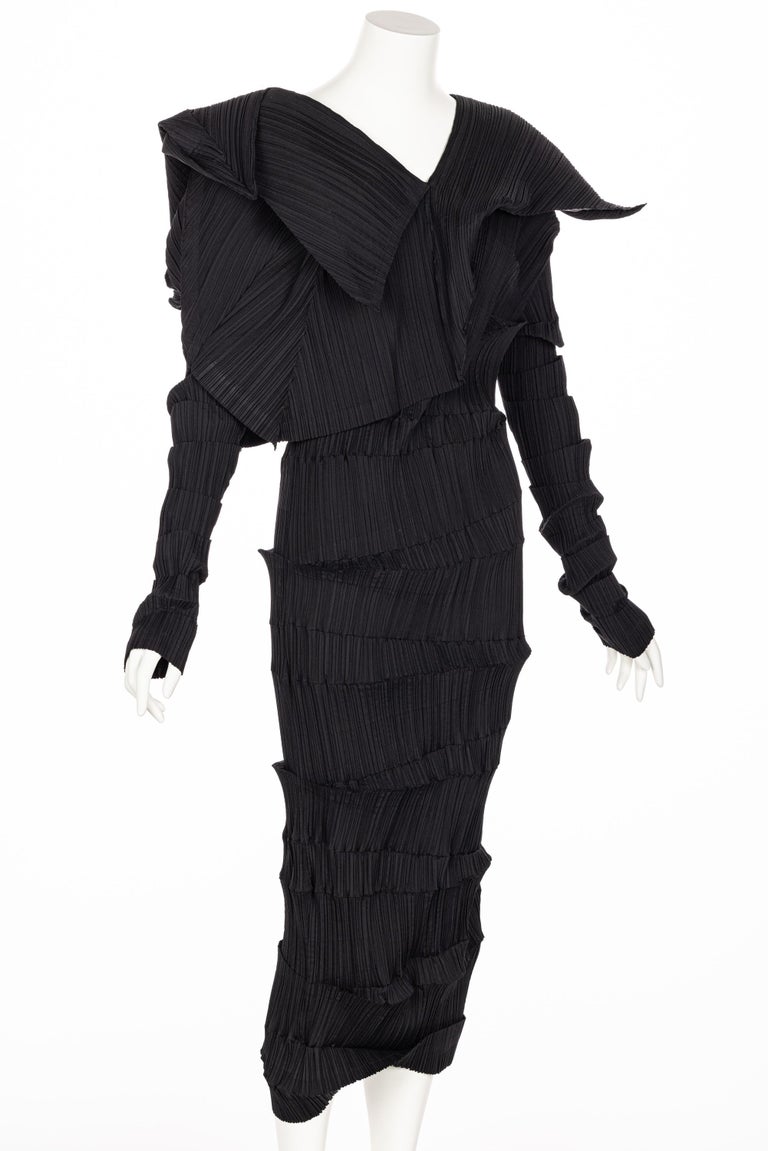 Issey Miyake Black Sculptural Dress "Reverse Pleats"Collection Museum ...