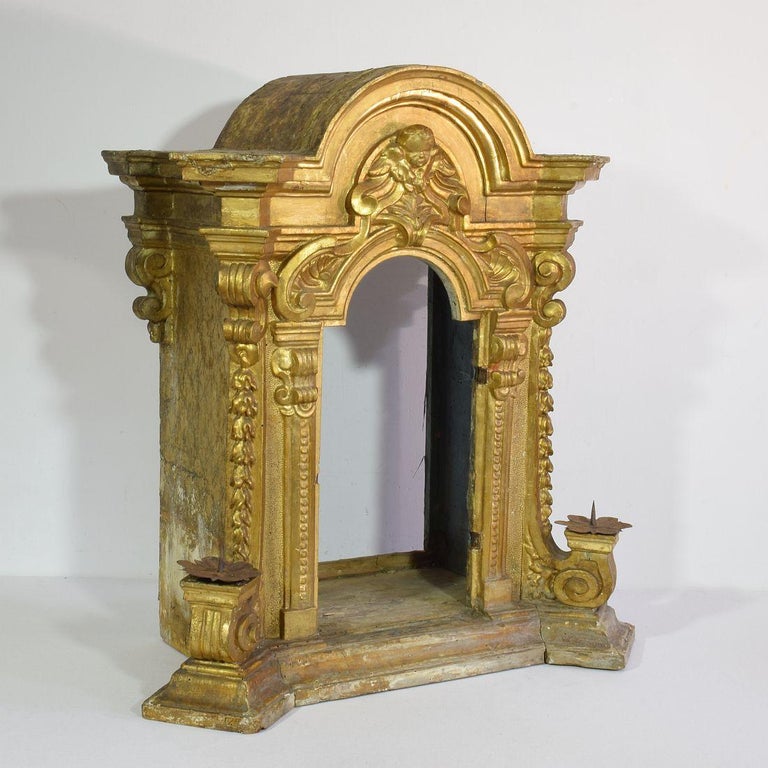Italian 18th Century Baroque Carved Giltwood Altar Shrine For Sale at ...