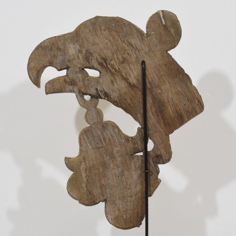 Italian 18th Century Carved Giltwood Baroque Eaglehead For Sale at 1stDibs
