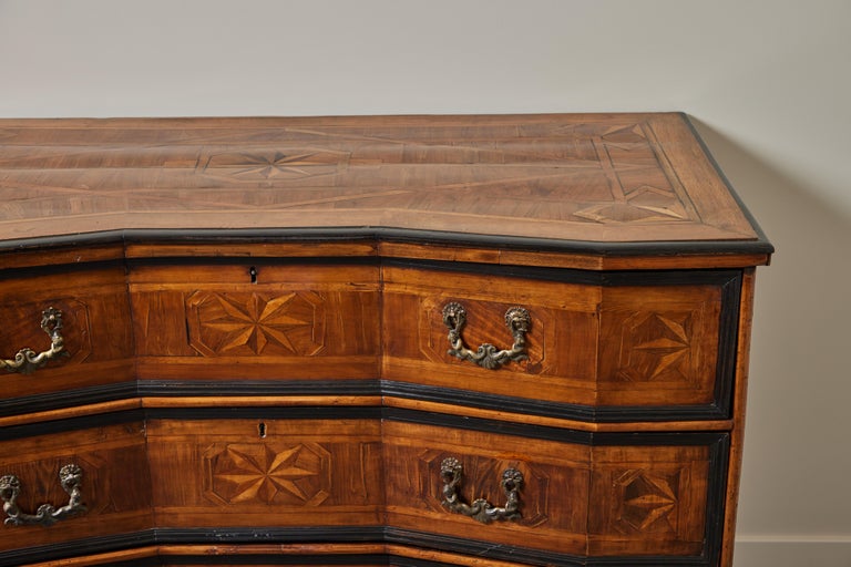 Italian 18th Century Marquetry Inlaid Chest of Drawers For Sale at 1stDibs