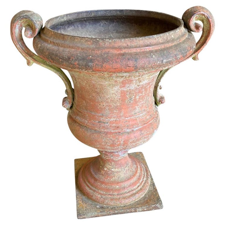 Italian 18th Century Medeci Urn For Sale at 1stDibs