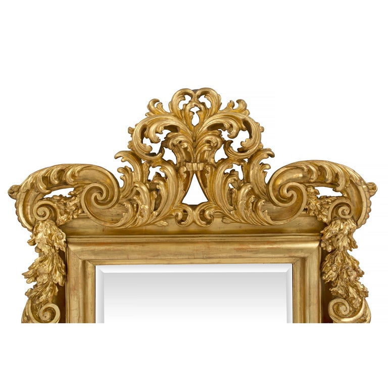 Italian 18th Century Roman Rectangular Giltwood Mirror For Sale at 1stDibs