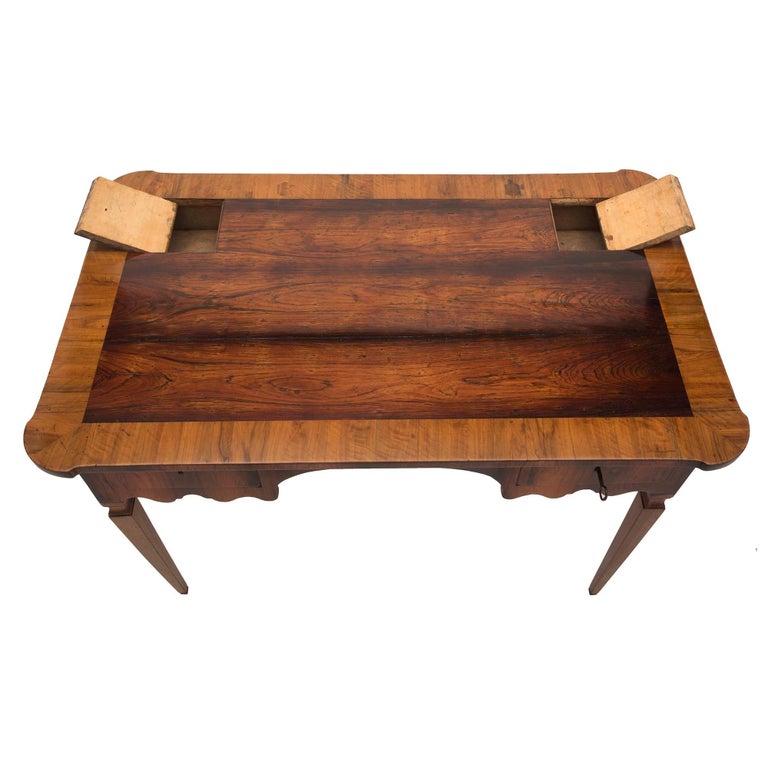 Italian 18th Century Walnut and Rosewood Tuscan Desk For Sale at 1stDibs