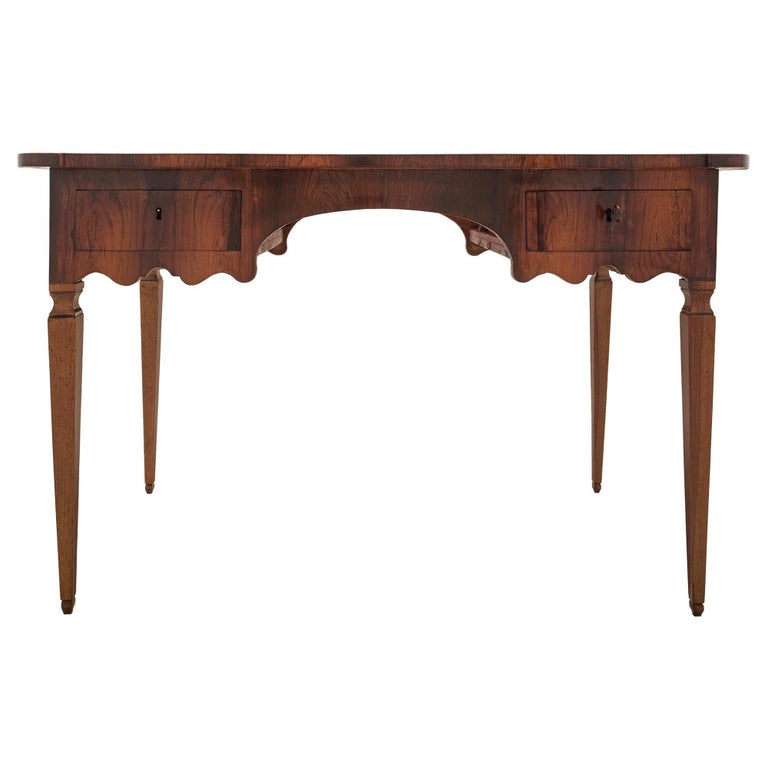 Italian 18th Century Walnut and Rosewood Tuscan Desk For Sale at 1stDibs