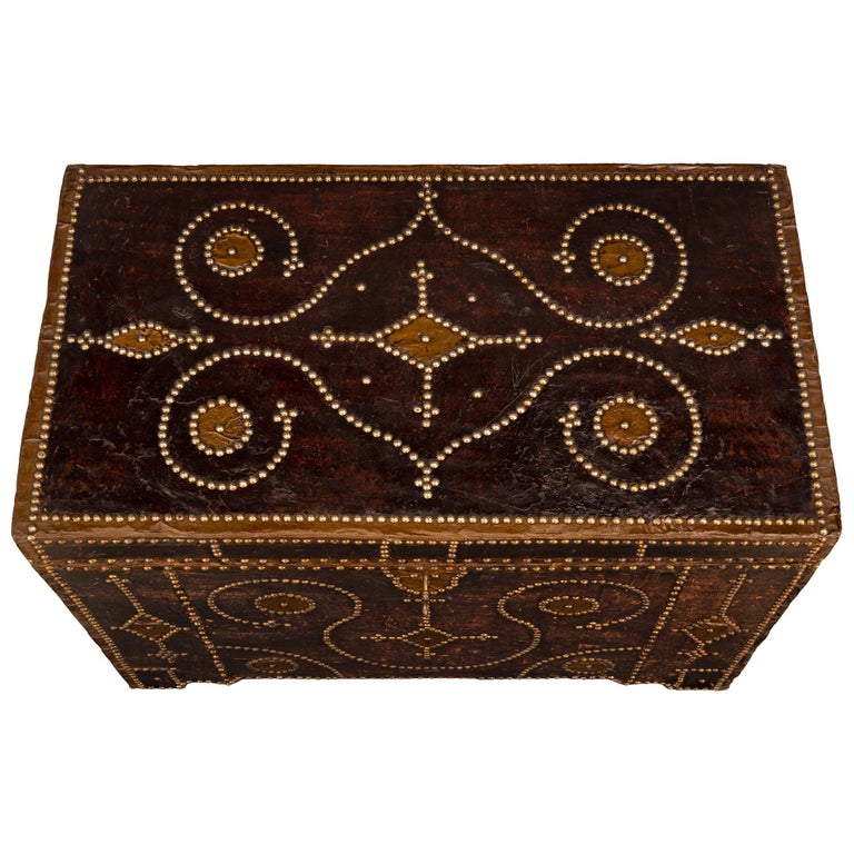 Italian 19th Century Renaissance St. Leather Trunk For Sale at 1stDibs