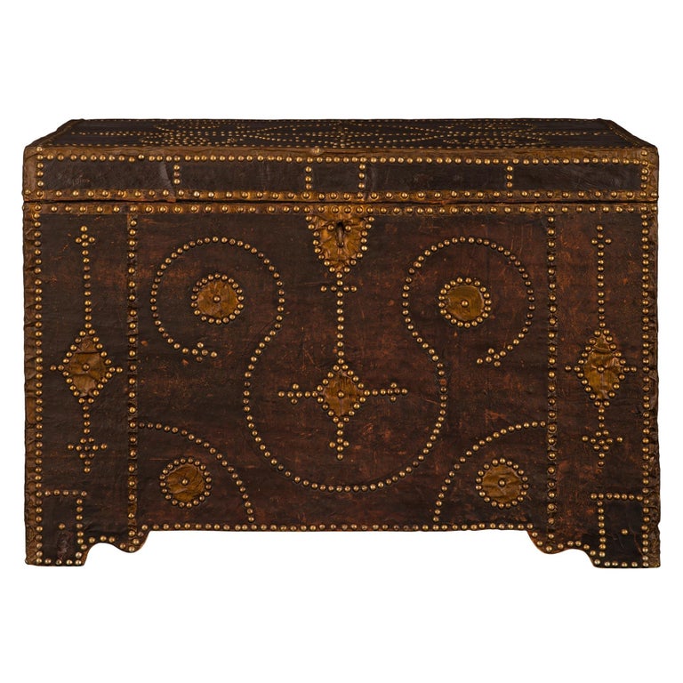 Italian 19th Century Renaissance St. Leather Trunk For Sale at 1stDibs