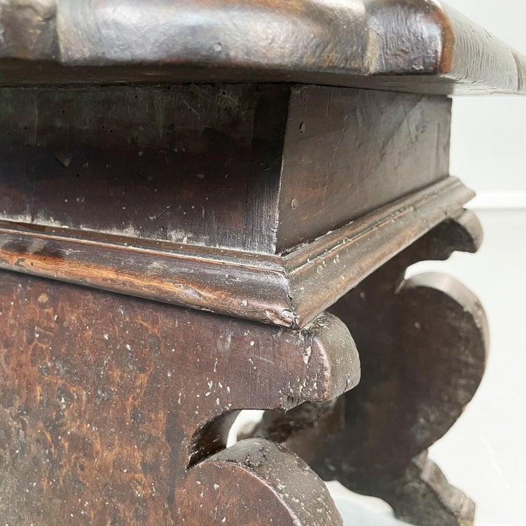 Italian Antiques Stool in Walnut Wood, 1600s For Sale at 1stDibs