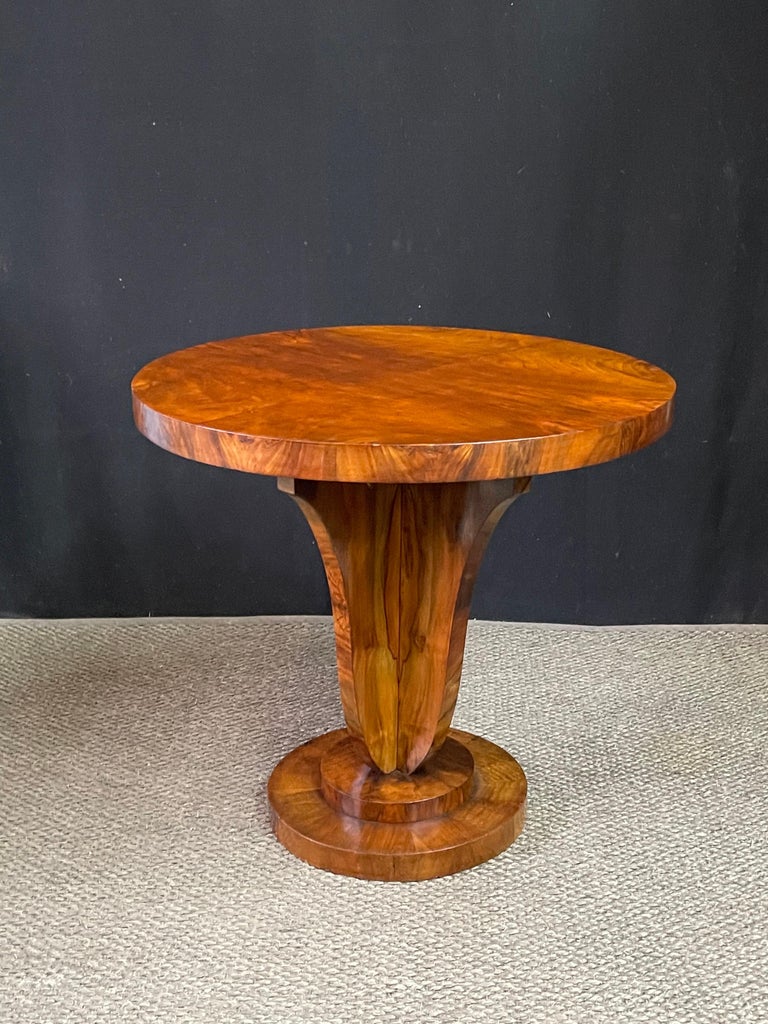 Italian Art Deco Burl Wood Side Table For Sale at 1stDibs