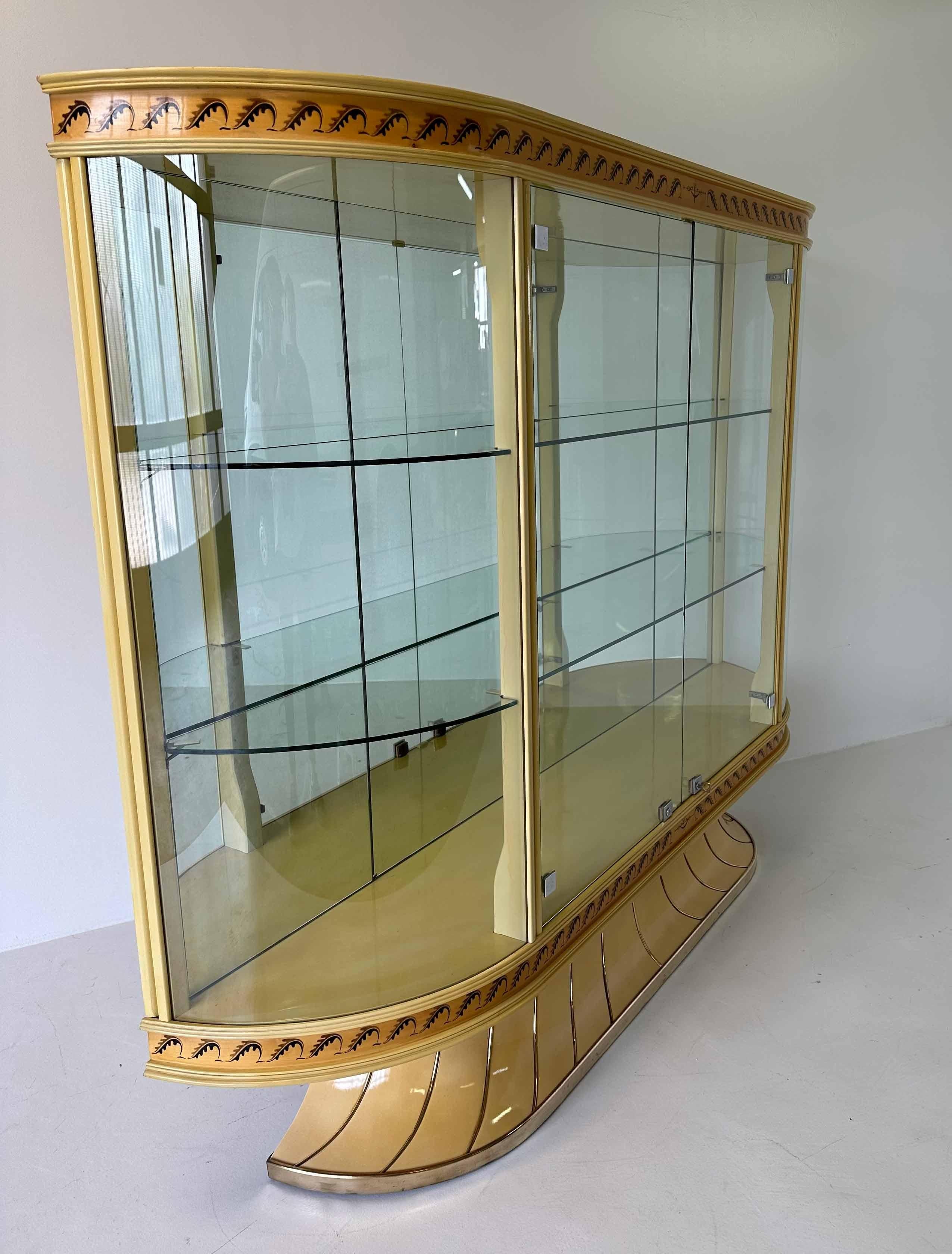 Italian Art Deco Cream Lacquer, Maple, Brass, Glass and Mirror Vitrine ...