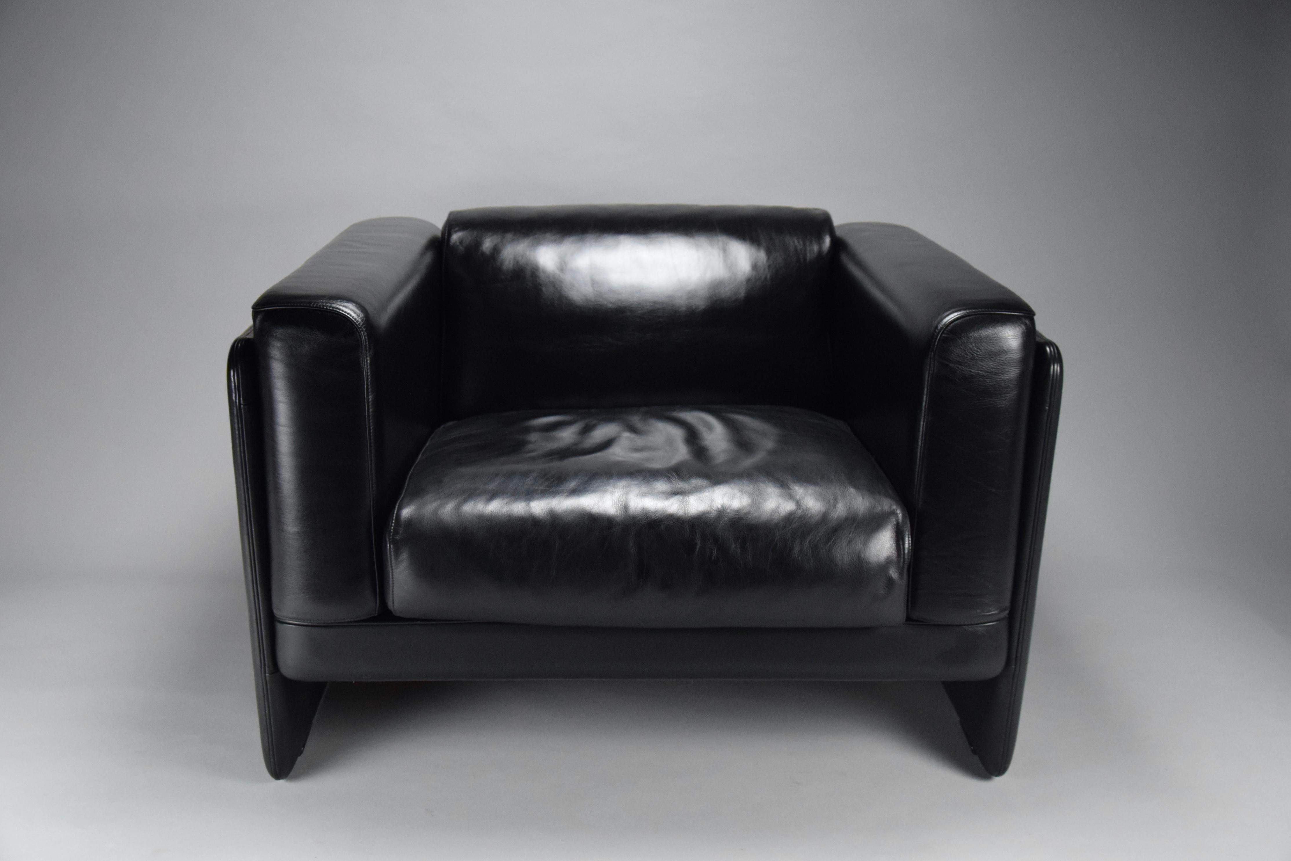 Italian Black Leather Lounge Chair by Tito Agnoli for Poltrona Frau For ...