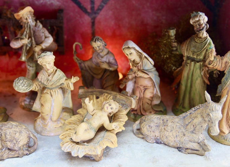 Italian Christmas Nativity Scene with 10 Traditional Figures and Wooden ...