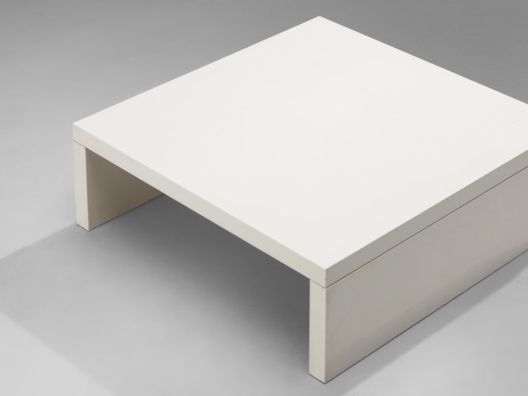 Italian Coffee Table in White Lacquered Wood For Sale at 1stDibs
