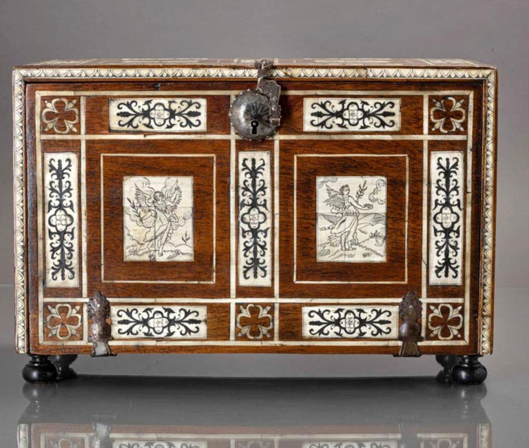 Italian Counter Cabinet 17th Century For Sale at 1stDibs