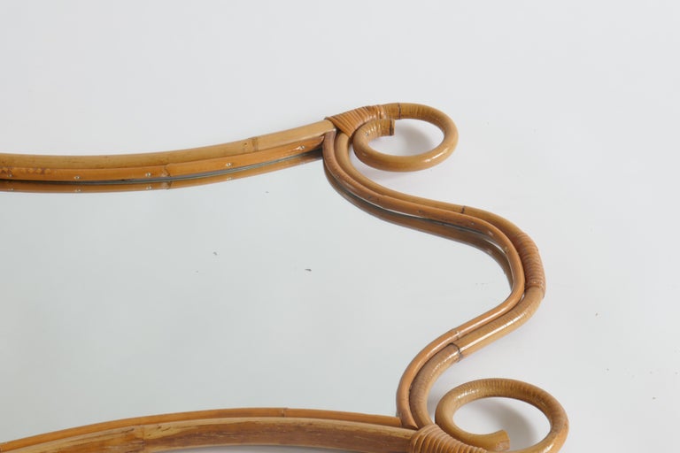 Italienisch geschwungen Spiegel mit Bambusrahmen, 1960er-Jahre im Angebot bei 1stDibs