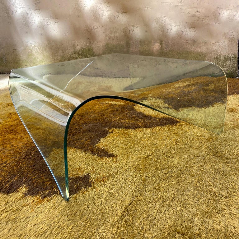 Italian Curved Glass Coffee Table Attributed to Fiam, 1970s at 1stDibs