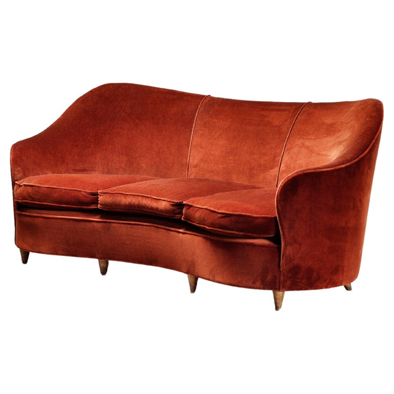 Italienisches geschwungenes Sofa aus Samt von Bega Melchiorre, 1950''s ...