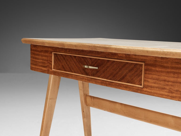Italian Elegant Writing Desk For Sale at 1stDibs
