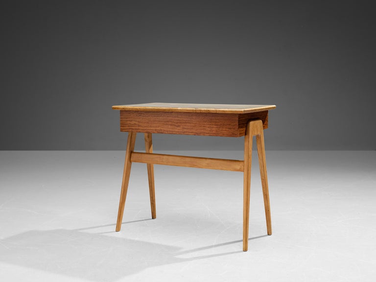 Italian Elegant Writing Desk For Sale at 1stDibs