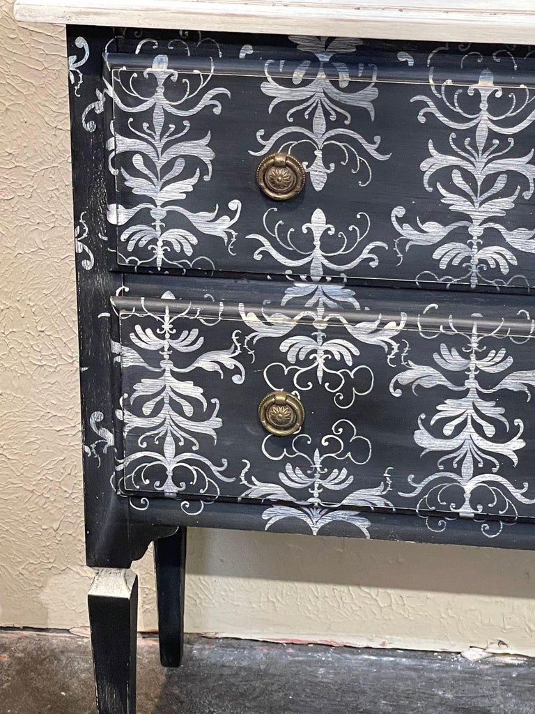 Italian hand Painted Side Table For Sale at 1stDibs