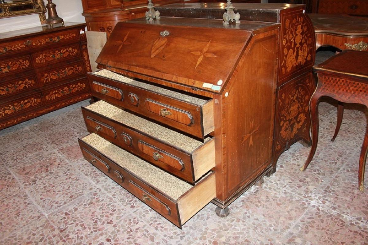 Italian Lombard drop-leaf cabinet from the 1600s in walnut wood with ...