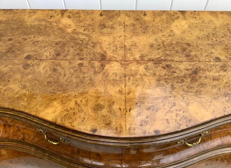 Italian Louis XV-Style Venetian Burl Veneer Bombay Chest at 1stDibs