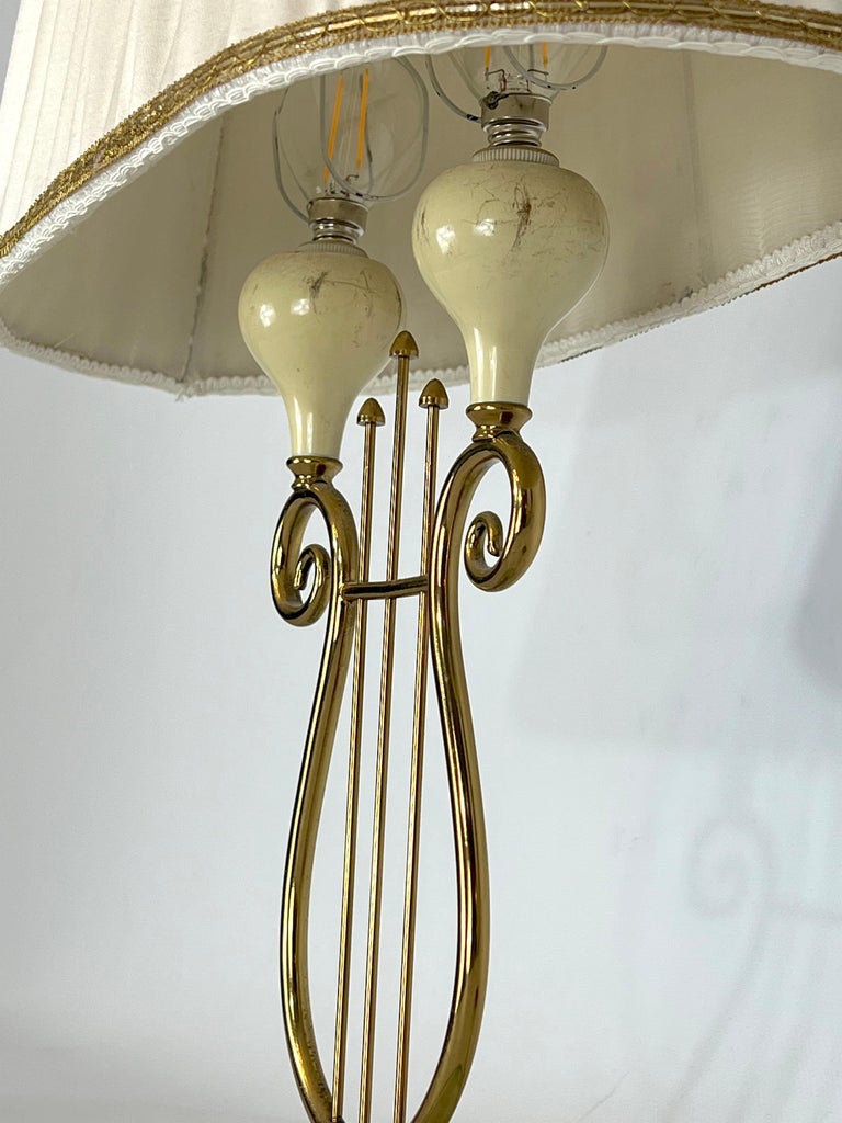 Italian Mid-Century Brass and Glass Table Lamp from 50s For Sale at 1stDibs