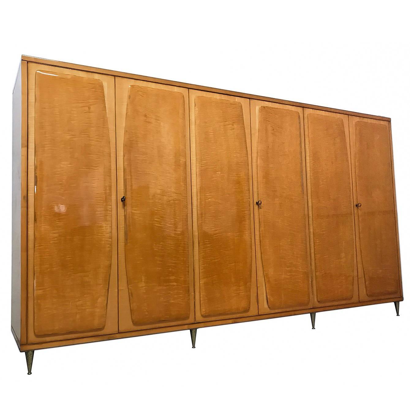Italian Mid-Century Maple Wardrobe by Vittorio and Plinio Dassi, 1950s ...
