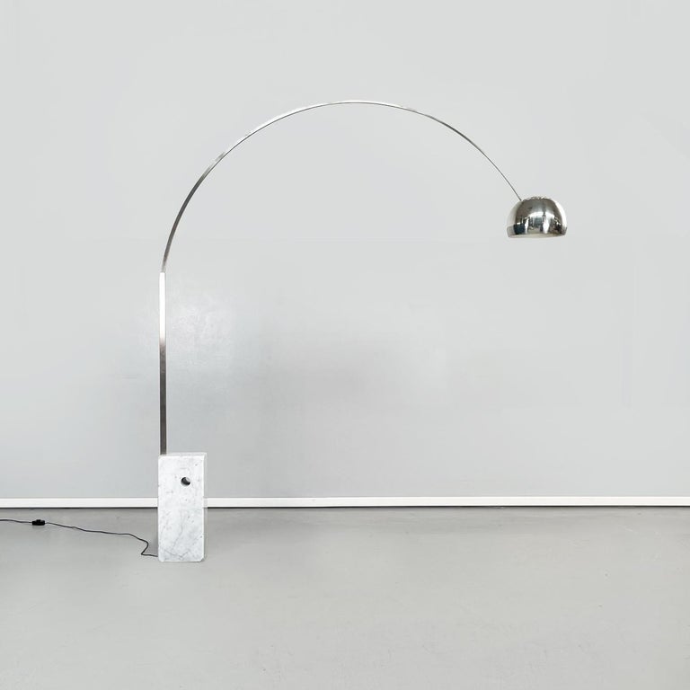 Italienische Mid-Century-Arco-Stehlampe aus Marmor und Stahl von Castiglioni für Flos, 1962 bei ...