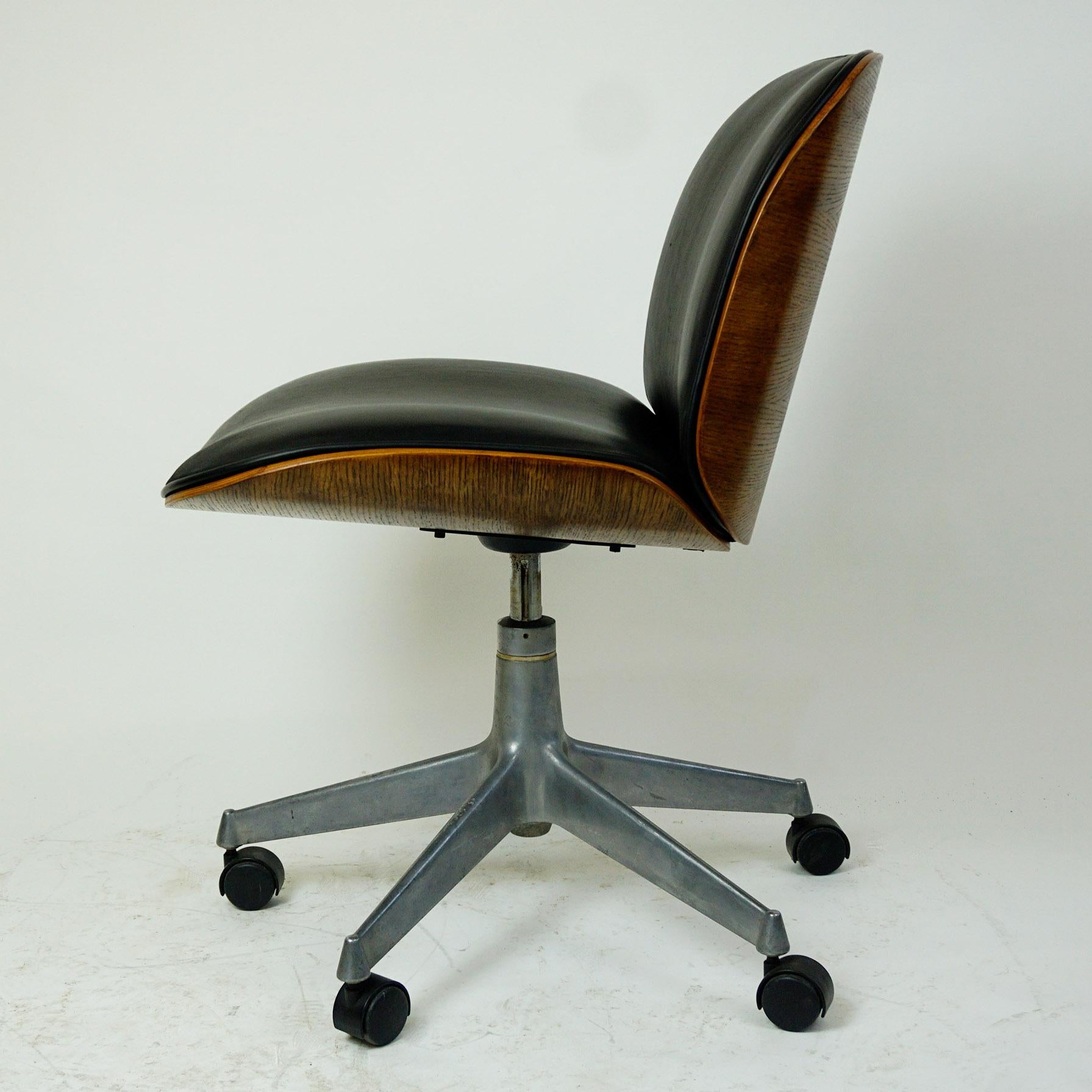 Italian Midcentury Black Leather and Oak Office Chair by Ico Parisi for ...