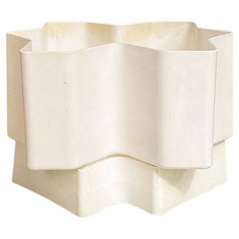 Italian modern plastic plant pot Prisma Gianni Celada for Vastill ...