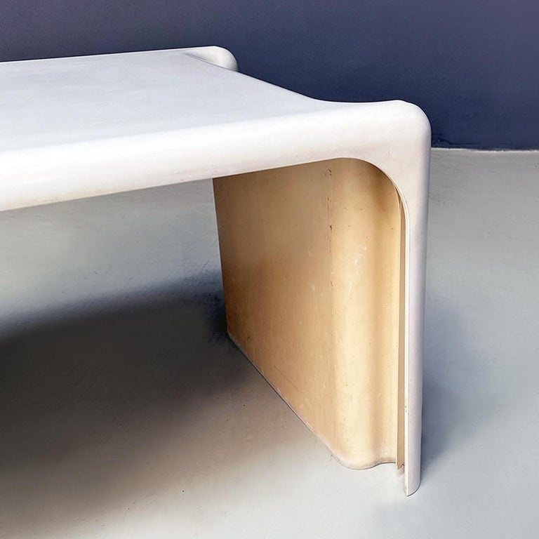 Italian Modern Plastic Side Table by Giotto Stoppino for Elco Scorze ...