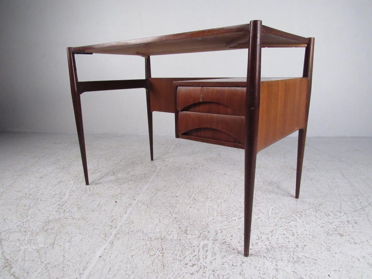 Italian Modern Writing Desk For Sale at 1stDibs