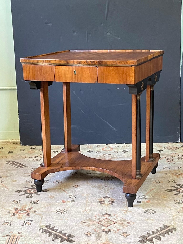 Italian Neoclassical Writing Table, 19th Century For Sale at 1stDibs