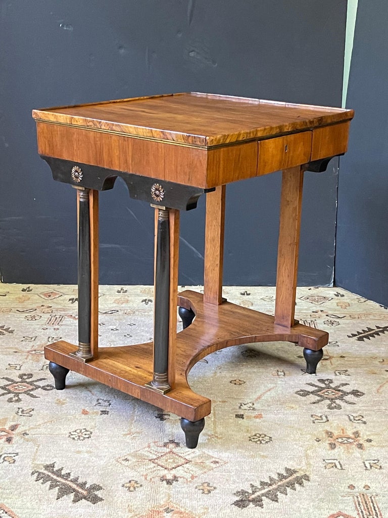 Italian Neoclassical Writing Table, 19th Century For Sale at 1stDibs