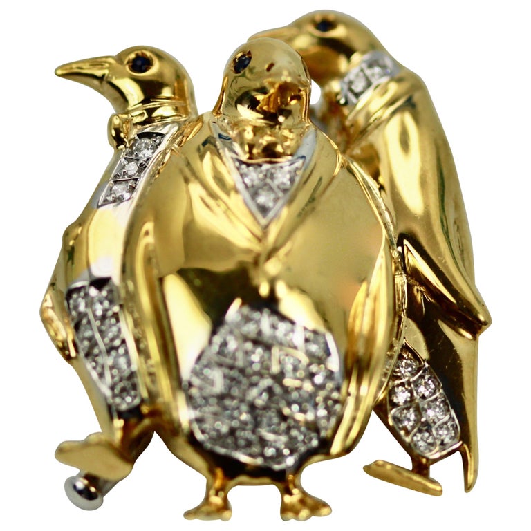 Italian Penguin Brooch 18 Karat Yellow Gold For Sale at 1stDibs