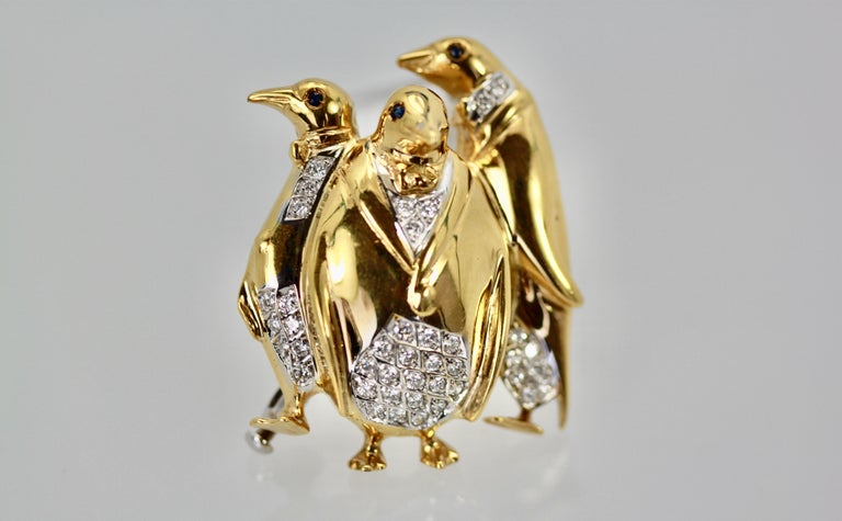 Italian Penguin Brooch 18 Karat Yellow Gold For Sale at 1stDibs
