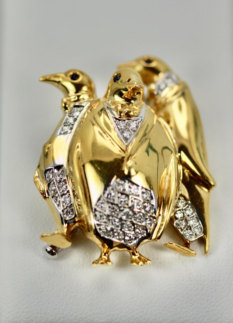 Italian Penguin Brooch 18 Karat Yellow Gold For Sale at 1stDibs