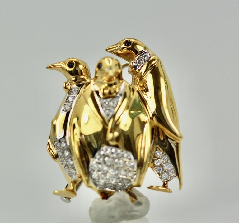 Italian Penguin Brooch 18 Karat Yellow Gold For Sale at 1stDibs