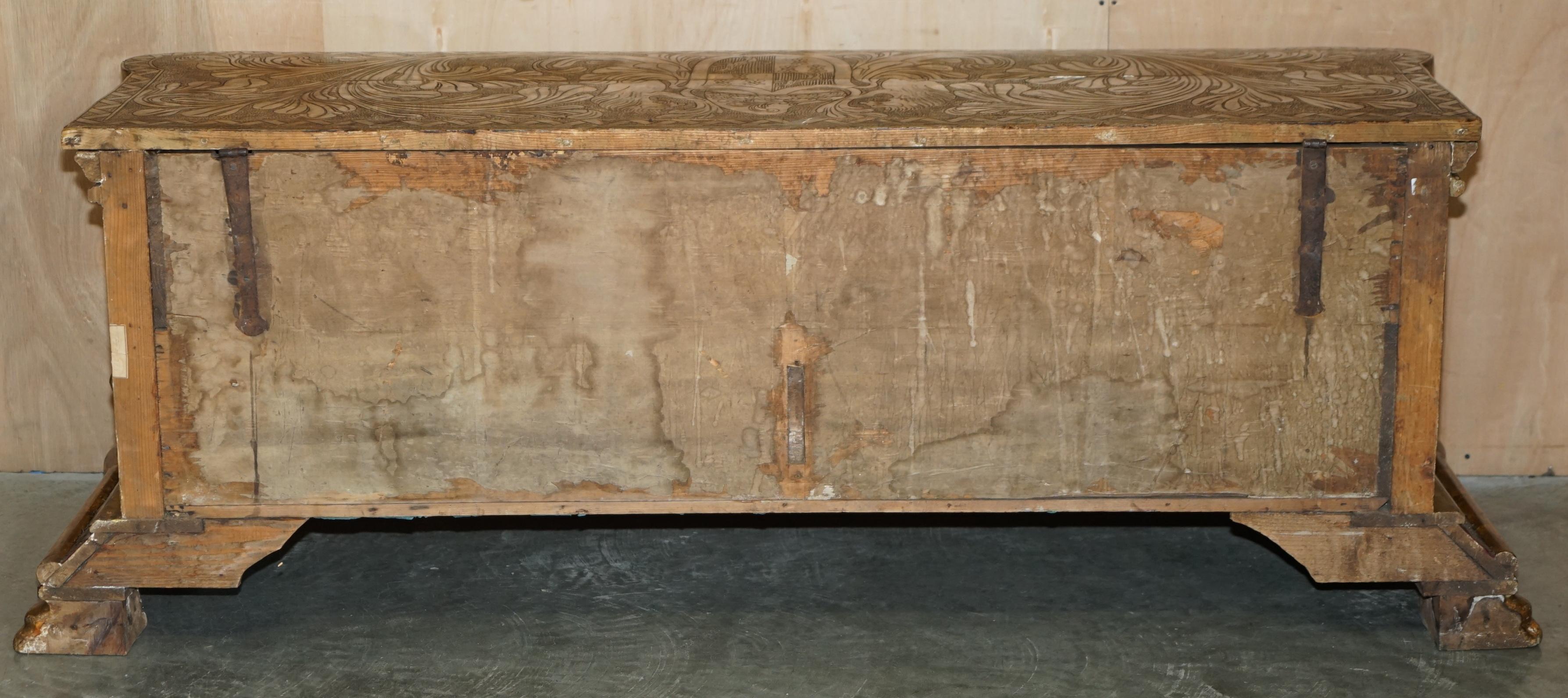 ITALIAN RENAISSANCE 1860 COINED GiLTWOOD CASSONE TRUNK ARMORIAL COAT OF ...