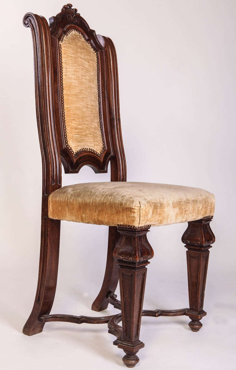 Italian Renaissance Revival Set of 6 Chairs and 2 Armchairs For Sale at ...