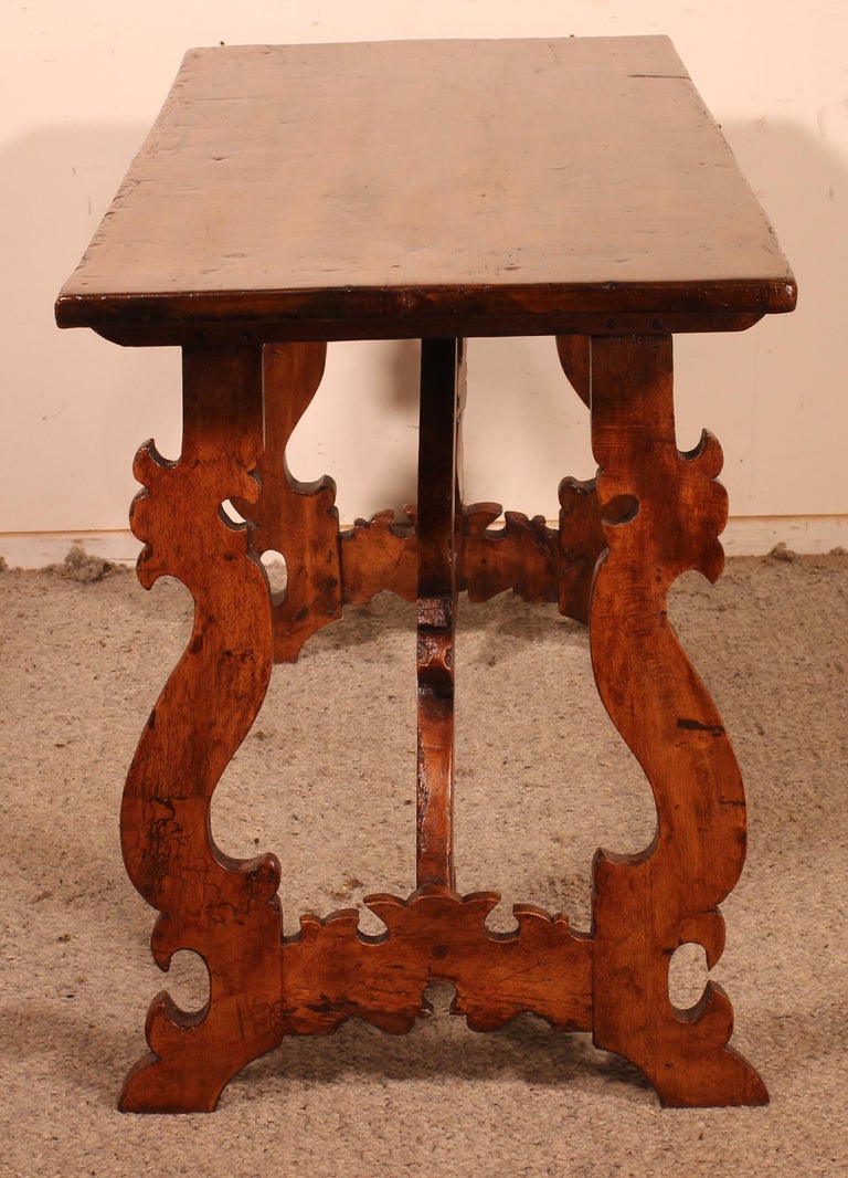 Italian Renaissance Table in Walnut from the 17th Century For Sale at ...